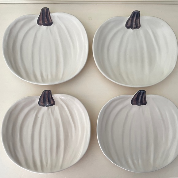 Pottery Barn | Dining | Pottery Barn White Pumpkin Dinner Plates ...